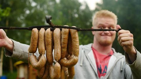 КРУТИМ КОЛБАСКИ! КОПТИМ и ЖАРИМ на гриле! (кишочки в мешочке =)) - YouTube