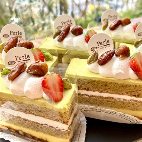 Bakeandcake ペルル 静岡 沼津のケーキ屋 💚 【キャラメルナッツピスターシュ】 新商品のご案内です ピスターシュとはフランス語でピスタチオを意味します🇫🇷 土台のクッキー生地の上に