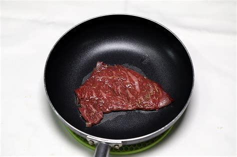 양송이버섯과 포도주스를 가미한 등심구이 레시피