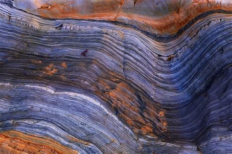 Extending Low Frequencies With A Conventional Airgun Arrays Using Frequency Locking Shearwater