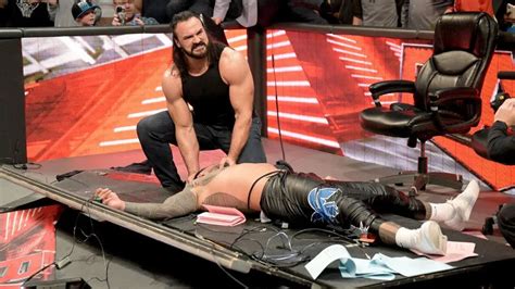 Wwe Raw Results Seth Rollins Retains Title Against Jey Uso Mcintyre