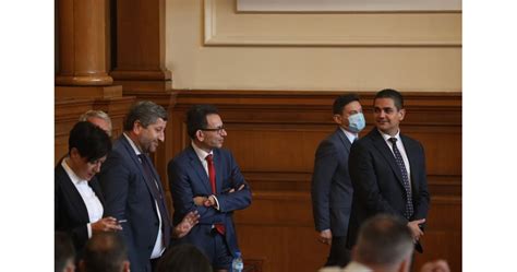 Депутатите удължиха заседанието си до 17 часа