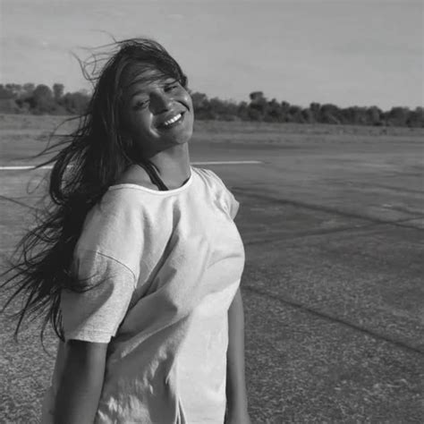 Laradenisx On Threads