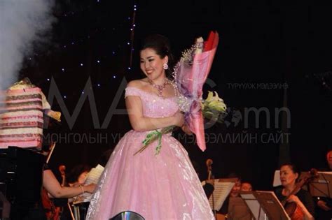 УДБЭТ ын дуучин С Батчимэг Лхасран Линховоины уралдаанд түрүүлжээ