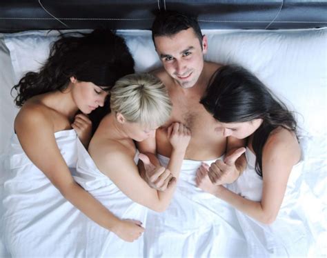 Flotter Dreier So Gelingt Das Sex Abenteuer Mit Zwei Frauen Erotikratgeber Com