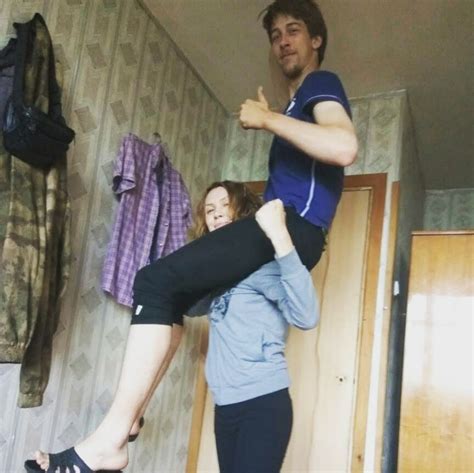 Носите на руках мужчин Пикабу