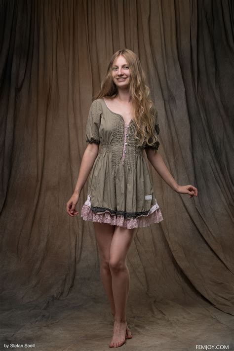 Aveira Sweet Femjoy Cherry Nudes