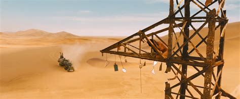 Голая Зои Кравиц в Mad Max Fury Road