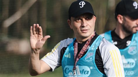 Ya Se Va Ya Se Va Restrepo Ya Se Va Los Hinchas Del Dim Le