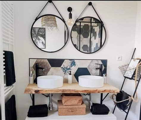 Огледало 50см с черна метална рамка и кожена каишка гр Варна Възраждане 1 • Olx Bg