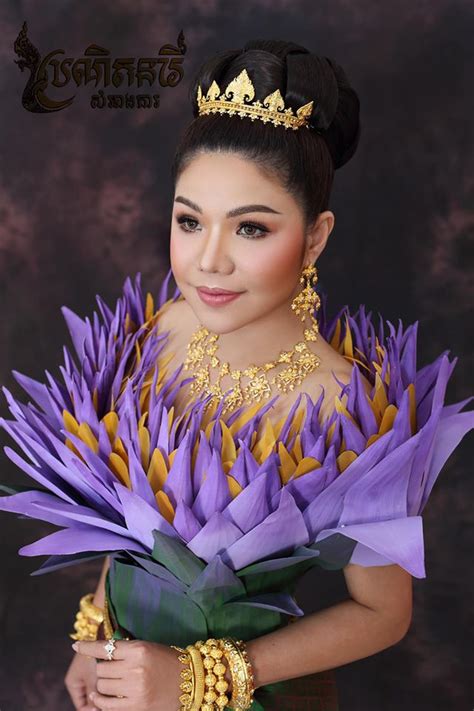 មាស សុខសោភា គ្រងឈុតប្រពៃណីខ្មែរម៉ូដផ្ការំចង់ ធ្វើឲ្យអ្នកគាំទ្រសរសើរមិនដាច់ពីមាត់ Tnaot