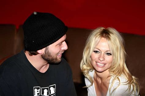 Pamela Andersons Spouses And Boyfriends A Timeline Of Her Romances