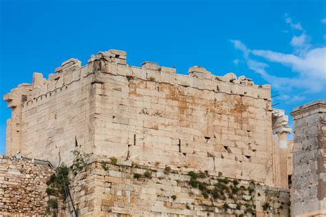 아테네의 아레오파구스 언덕에서 볼 수 있는 아름다운 이른 봄날의 아크로폴리스의 디테일 0명에 대한 스톡 사진 및 기타 이미지 0명 건축 건축물 Istock