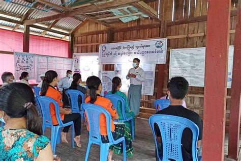 ထားဝယ်မြို့၊ ရေဝိုင်းကျေးရွာ၌ ပထမအကြိမ် မဲပေးမည့် လူငယ်များအား ပြည်သူ့နီတိနှင့် ဆန္ဒမဲပေးပုံ