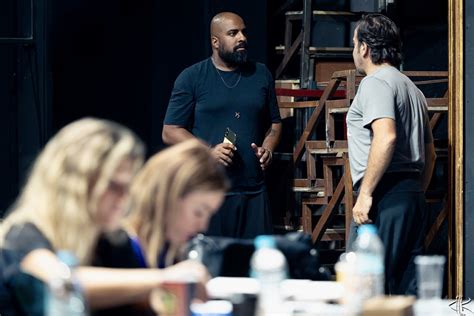 ΑΝΤΡΕΣ ΜΕ ΤΑ ΟΛΑ ΤΟΥΣ ΣΚΗΝΟΘΕΣΙΑ ΘΕΜΙΣ ΜΑΡΣΕΛΛΟΥ Renegade Media