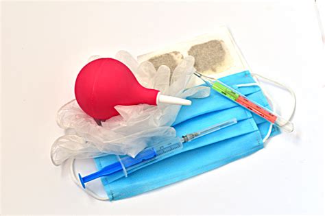 코로나 바이러스 의료 용 마스크 주사기 온도계 장갑 겨자 석고 및 주사기 흰색 0명에 대한 스톡 사진 및 기타 이미지 0명