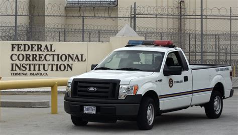What Trumps Government Shutdown Looks Like Inside Federal Prisons