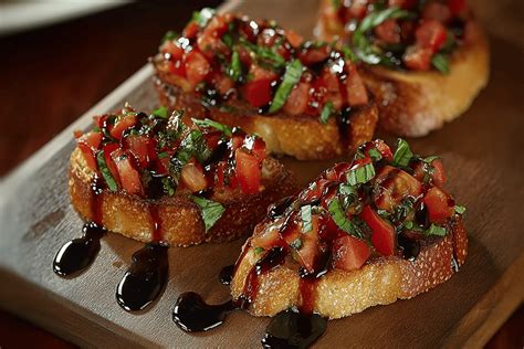 Tomato Basil Bruschetta Crostini