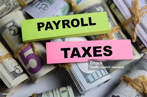 개념 급여 달러 지폐가 있는 나무 테이블 위의 스티커 메모에 대한 세금 개념에 대한 스톡 사진 및 기타 이미지 개념 건설 프레임 검사 보기 Istock