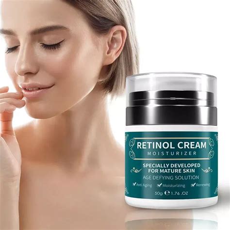 Хидратиращ крем за лице с ретинол хиалуронова киселина и масло от ший против бръчки против