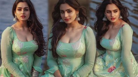 8 Hot Sexy Aisha Khan Bikini Pics