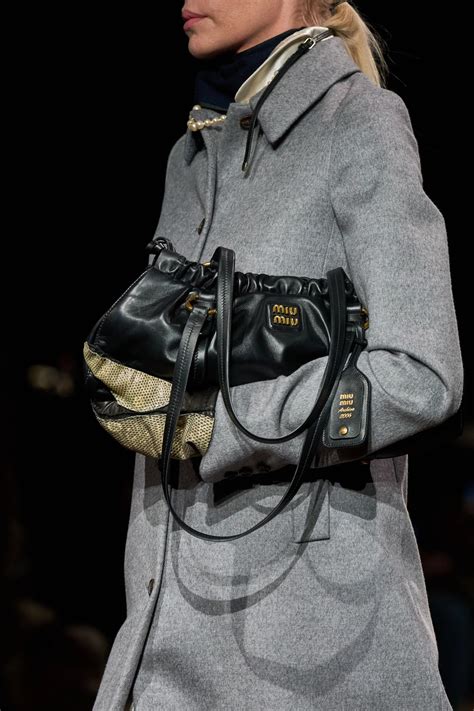 미우미우 신상 가방  패션 액세사리 네모판