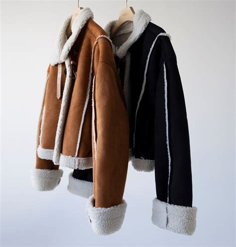 하이넥 양털 크롭 무스탕 자켓