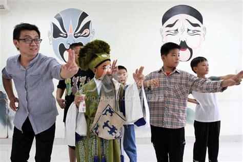 山东博兴：学戏曲 度暑假 人民图片网