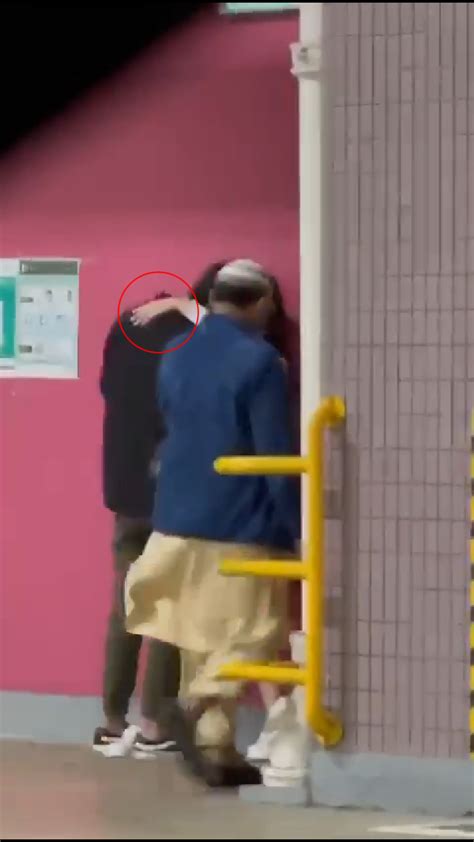 情侶街頭曳曳片瘋傳 熱吻喪摷短裙女友 路人擦身過不敢斜視Juicy叮 星島日報