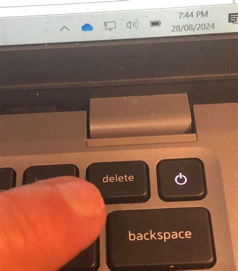 Amazing Migration Story 27 Years Old Teradata 🔴 Databricks 🟢 Saba Shah