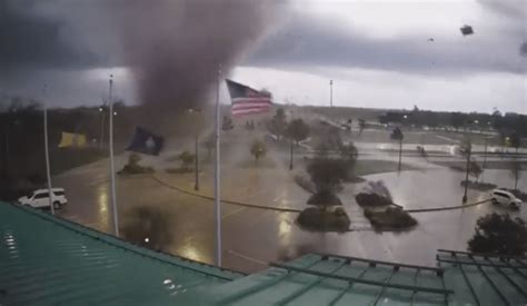 Andover Kansas Ef 3 Tornado Caught On City Hall Security Camera Update