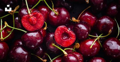 붉은 체리 그룹 사진 Unsplash의 무료 과일 이미지