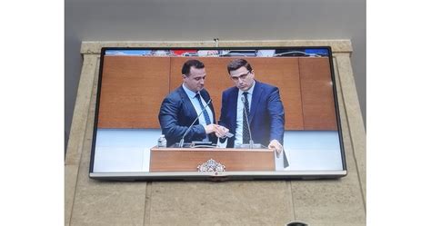 Жечо Станков и Венко Сабрутев показаха какво е да си джентълмен Видео