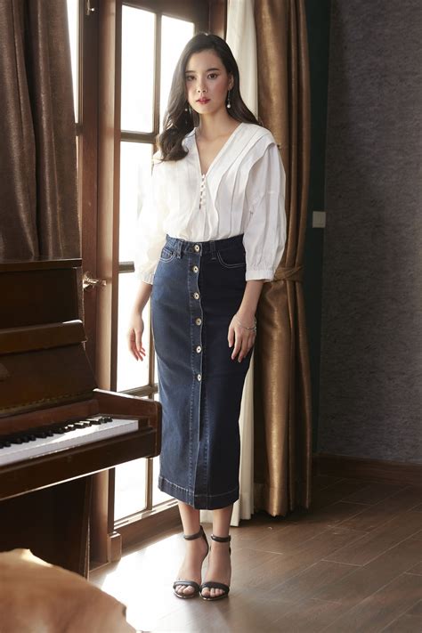 คุณแม่ลูกดก กระโปรงยีนส์ ทรงสวย แมทช์ง่ายเข้ากับทุกลุค