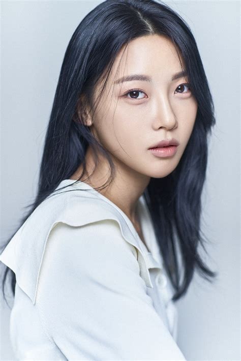 육상 여신 김민지 본격 방송 진출…추성훈·김동현 한솥밥 [공식입장]