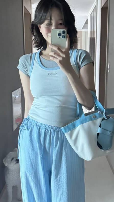 성수미용실 데이어 이지은 레이어드컷 레이어드펌 물결펌 자연광에서 더 예쁘게 표현되는 모카무스 컬러 한분한분 피부톤에 맞춰 다른 퍼스널 컬러로