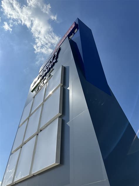 ติดตั้งป้ายอลูมิเนียมคอมโพสิต ช นวกิจ หน้าต่าง กระจก อลูมิเนียม อลูมิเนียมคอมโพสิท เชียงใหม่