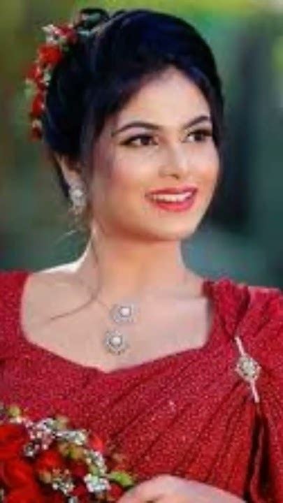 රතු සාරියට ලස්සන ම කවුද Youtube