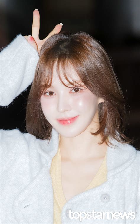 레드벨벳 웬디 ‘빛나는 완토끼 피스 웬디의 영스트리트 출근길 [hd포토]