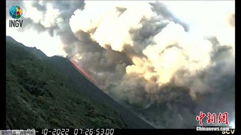 意大利斯特龙博利火山喷发 火山灰浓烟滚滚 搜狐大视野 搜狐新闻