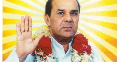 Sadguru Swami Nikhileshwaranand Ji Maharaj And His Disciples