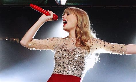 Were Feeling 22 Taylor Swift Announces ‘red Taylors Version