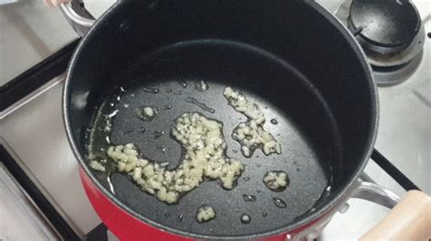 서니 사이드 업 Sunny Side Up And 토마토소스