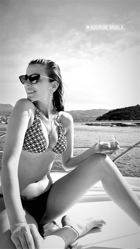 10 Hot Sexy Basak Parlak Bikini Pics