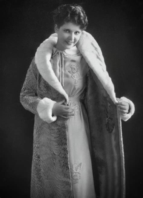 Viola Richard ~ The Beautiful Brunette