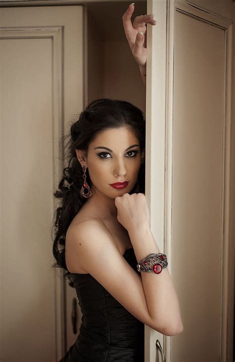 Dark Haired Beauty R Prettygirls