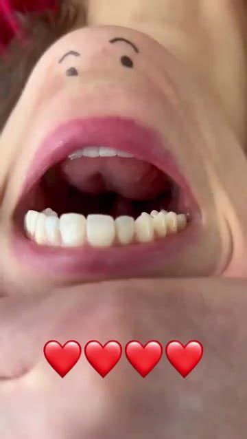 Famous Girl Shows Her Uvula ThisVid Com Famous Girl Shows Her Uvula ThisVid Com