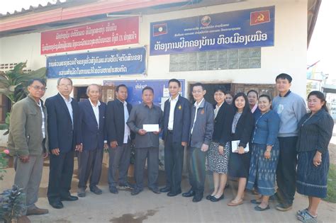 สถานกงสุลใหญ่ ณ แขวงสะหวันนะเขต สนับสนุนการก่อสร้างถนนภายในบ้านหัวเมืองเหนือ นครไกสอนพมวิหาน