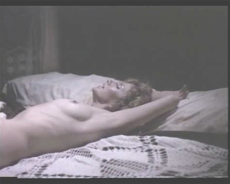 Naked Ana Luisa Peluffo In Una Rata En La Oscuridad