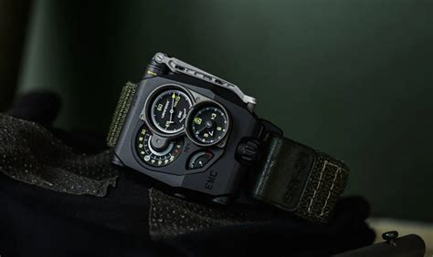 Urwerk разработала авангардные часы EMC SR-71 с частицами легендарного ...